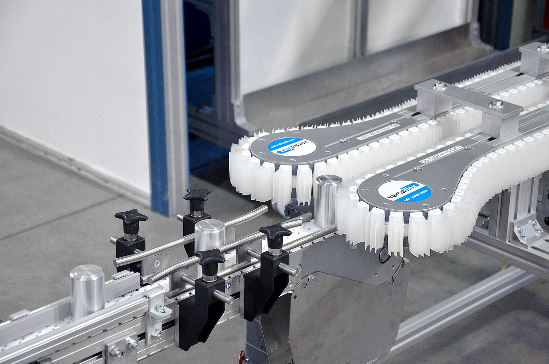 Faster transport of cylindrical battery cells in module building ...